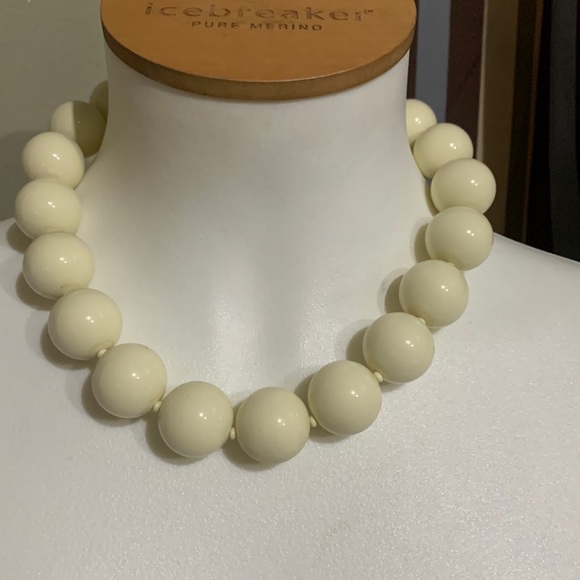 Monet | Jewelry | Vintage Monet Beautiful White Ball Necklace Clasp ...